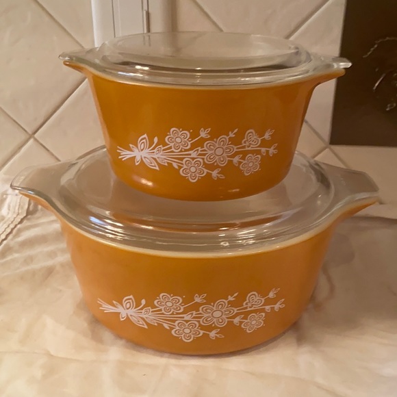 Pyrex | Kitchen | Vintage Pyrex Butterfly Gold Bowl 475b 25 Qt W Lid ...